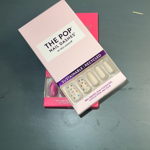 Red Aspen | Makeup | Red Aspen Nail Dashes Pink And White Presson Nails ...